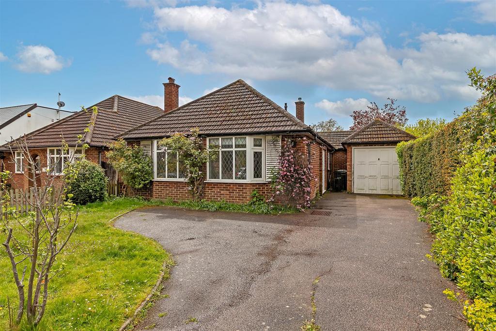 Midway, St. Albans 3 bed detached bungalow - £995,000