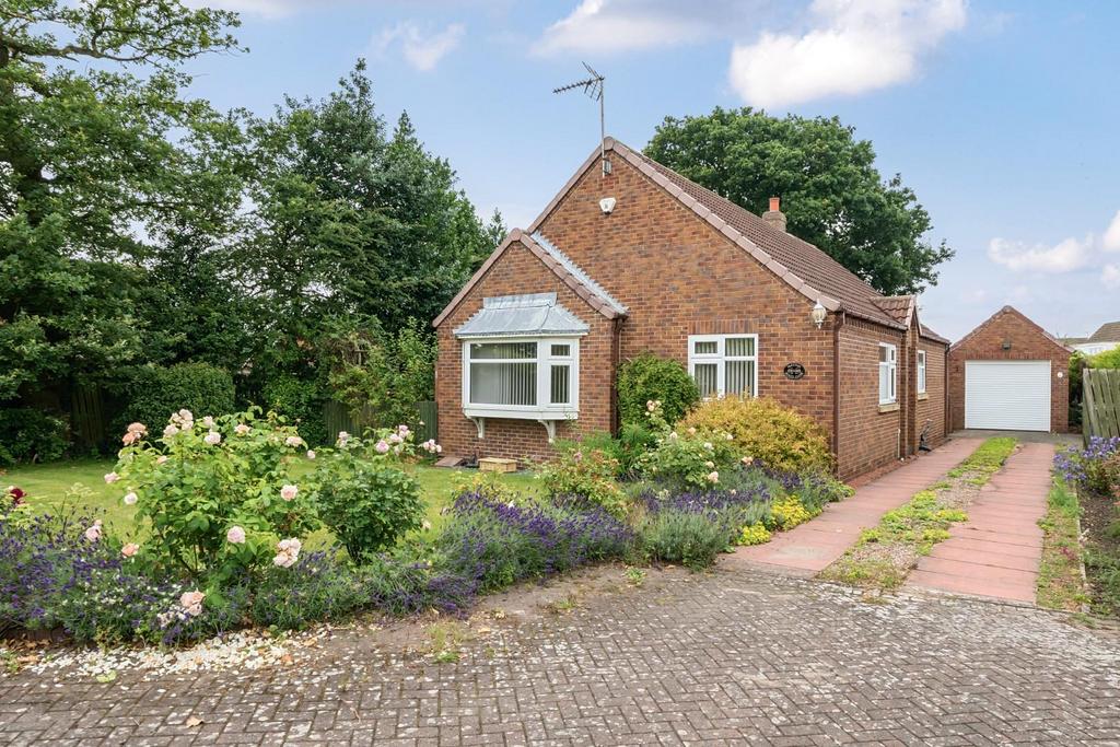 Kings Close, Barlby, Selby 3 bed detached bungalow for sale - £340,000