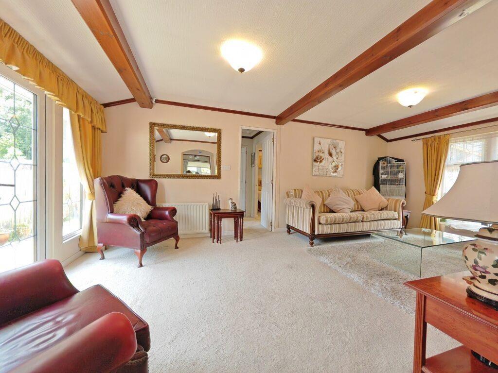 Nine Mile Ride, Finchampstead, Wokingham 2 bed park home - £165,000