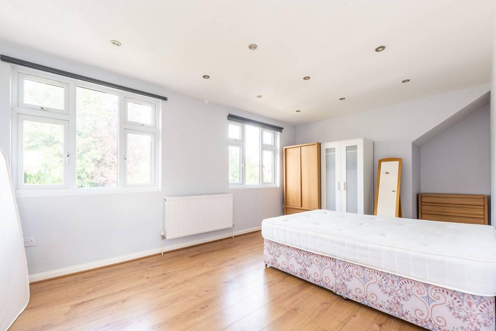 Dora Road, Wimbledon, London, SW19 4 bed maisonette - £3,500 pcm (£808 pw)