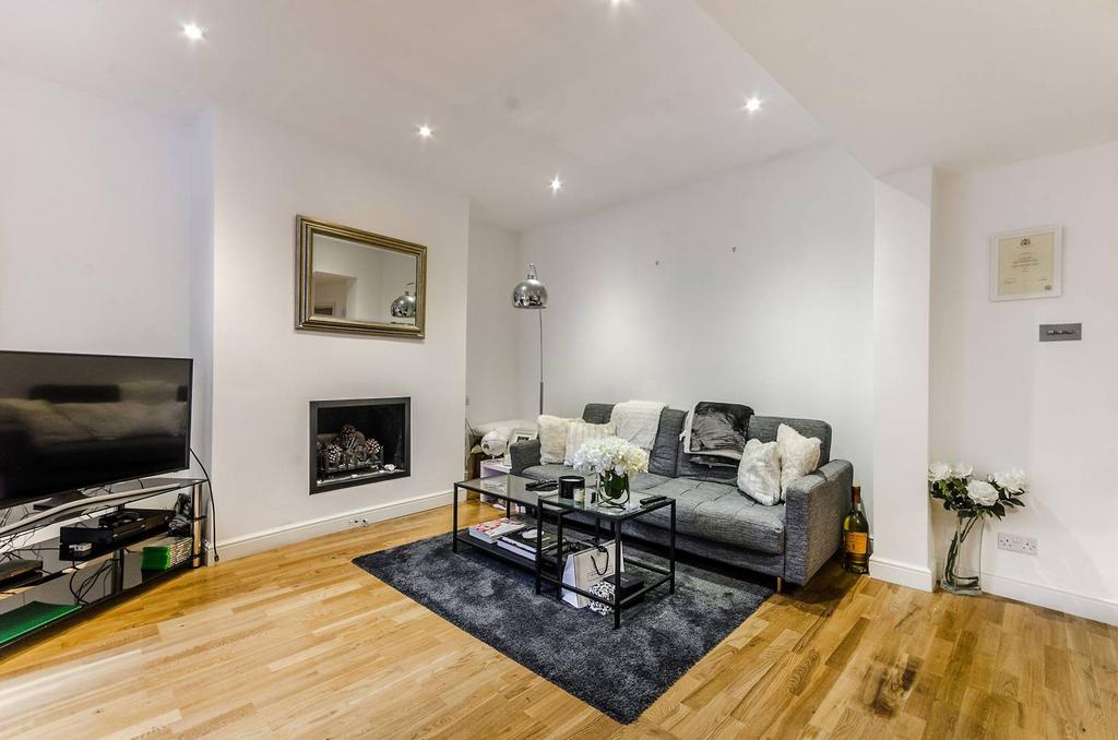 Kempsford Gardens, Earls Court... 1 bed maisonette - £2,384 pcm (£550 pw)