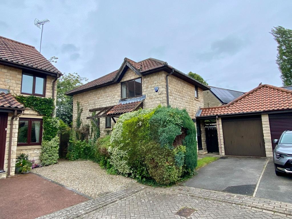 Wetherby, North Grove Way, LS22 3 bed detached house - £300,000
