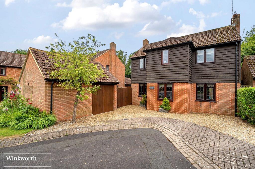 Saxon Way, Lychpit, Basingstoke... 3 bed detached house - £480,000
