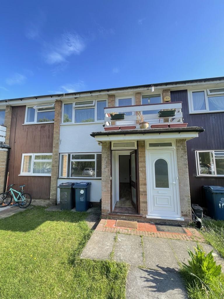 Fontwell Close, Harrow Weald HA3 2 bed flat - £1,800 pcm (£415 pw)