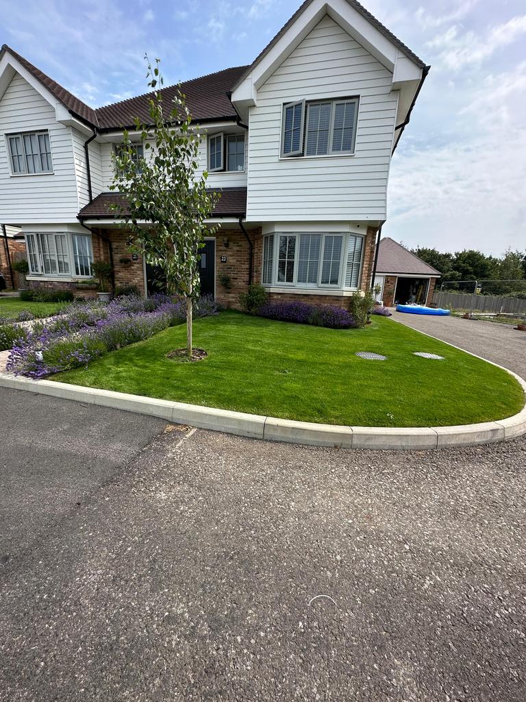 Edward Way, Polegate BN26 3 bed semi-detached house - £1,800 pcm (£415 pw)