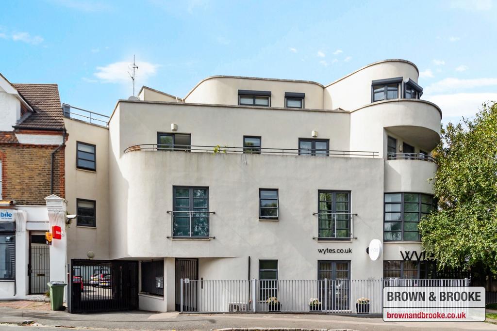 11 Station Crescent, Greater London SE3 2 bed flat - £2,000 pcm (£462 pw)