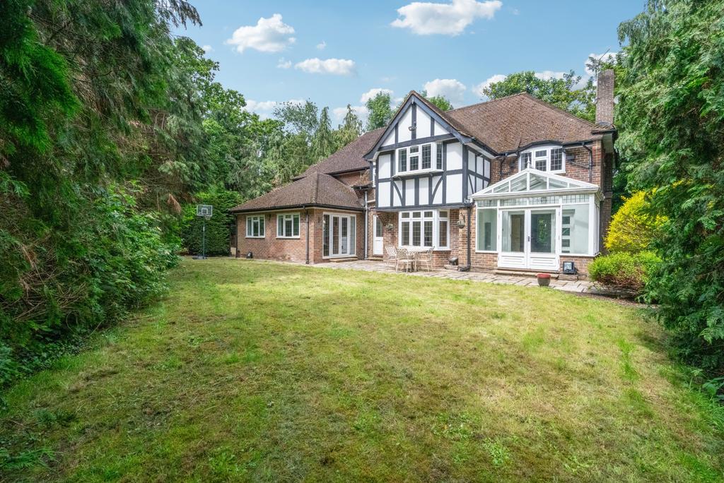 Paines Lane, Pinner Village, HA5 5 bed detached house for sale - £1,575,000