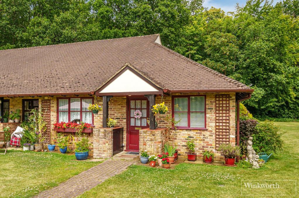 Bagshot Road, Ascot, Berkshire, SL5 2 bed bungalow - £315,000