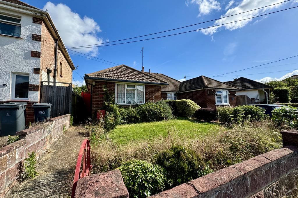 Polegate, East Sussex, BN26 2 bed bungalow - £250,000