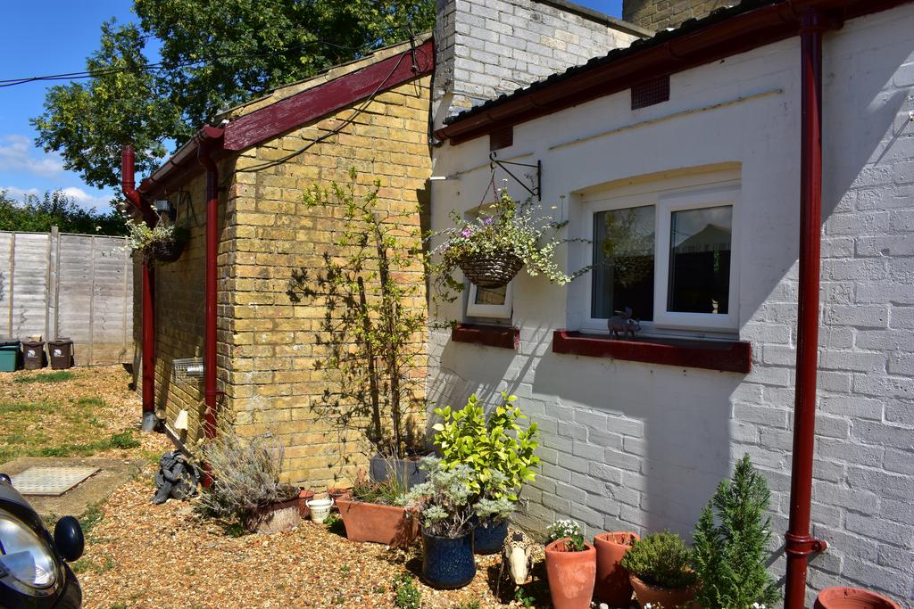 Barford Farm Cottages, Cowgrove Road... 3 bed semi-detached house - £ ...