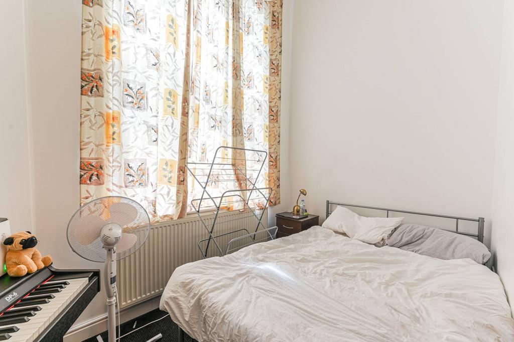 CROMWELL ROAD, LONDON, SW5... Studio - £1,842 pcm (£425 pw)