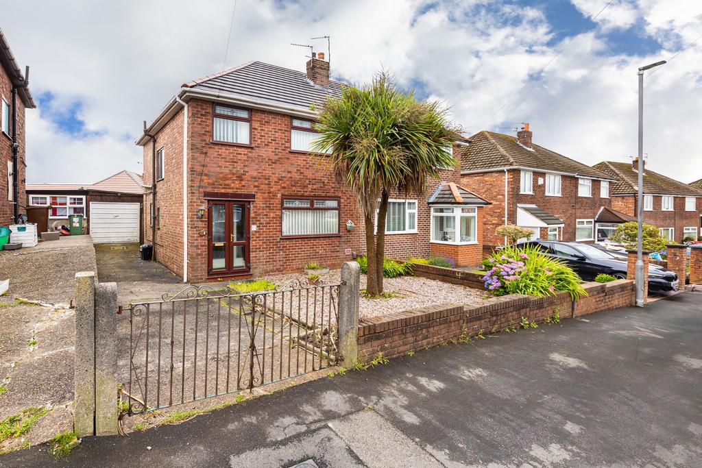 Royden Road, Billinge, WN5 3 bed semi-detached house for sale - £190,000