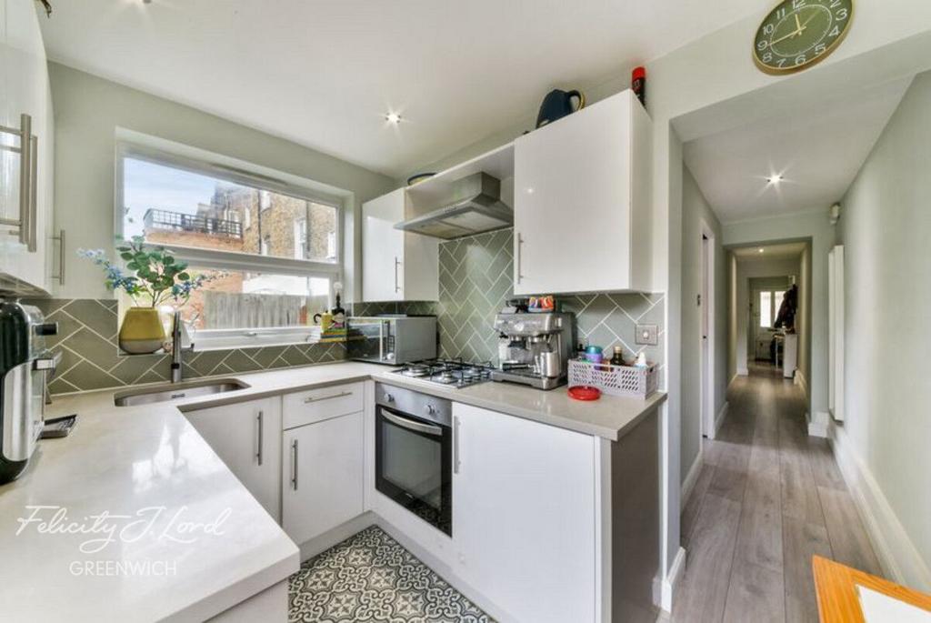 Earlswood Street, London, SE10 9ES 2 bed flat - £445,000