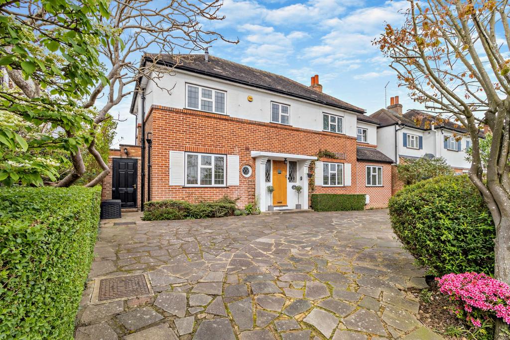 Rochester Drive, Pinner, HA5 5 bed detached house for sale - £1,500,000