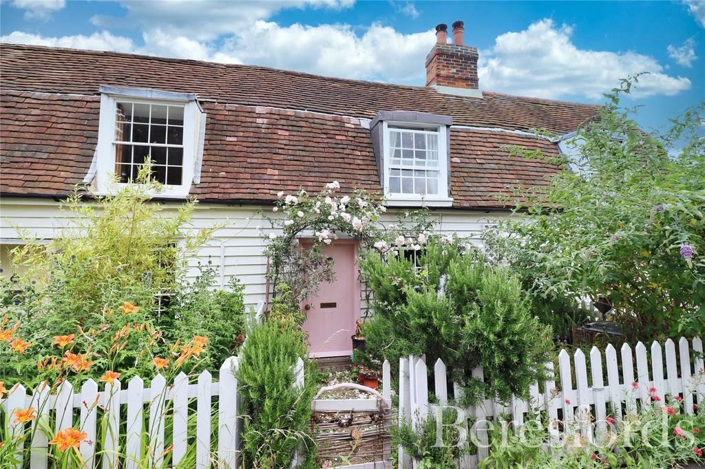 Burnham Road, Althorne, CM3 2 bed terraced house - £240,000