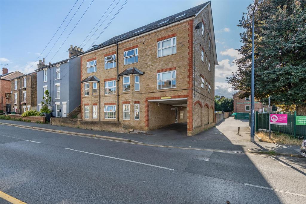 Boxley Road, Maidstone 2 bed apartment - £170,000