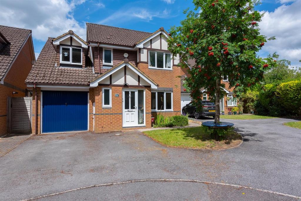 St. Thomas Close, Basingstoke RG21 4 bed detached house - £550,000
