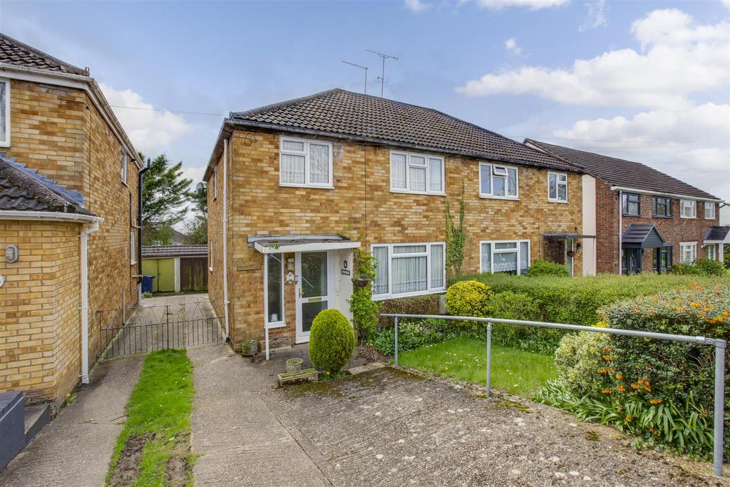 Walton Drive, High Wycombe HP13 3 bed semi-detached house - £375,000