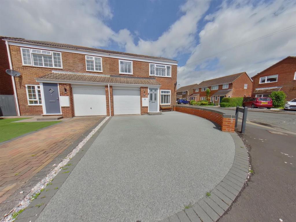 Fury Way, Fareham PO14 3 bed semi-detached house for sale - £399,950