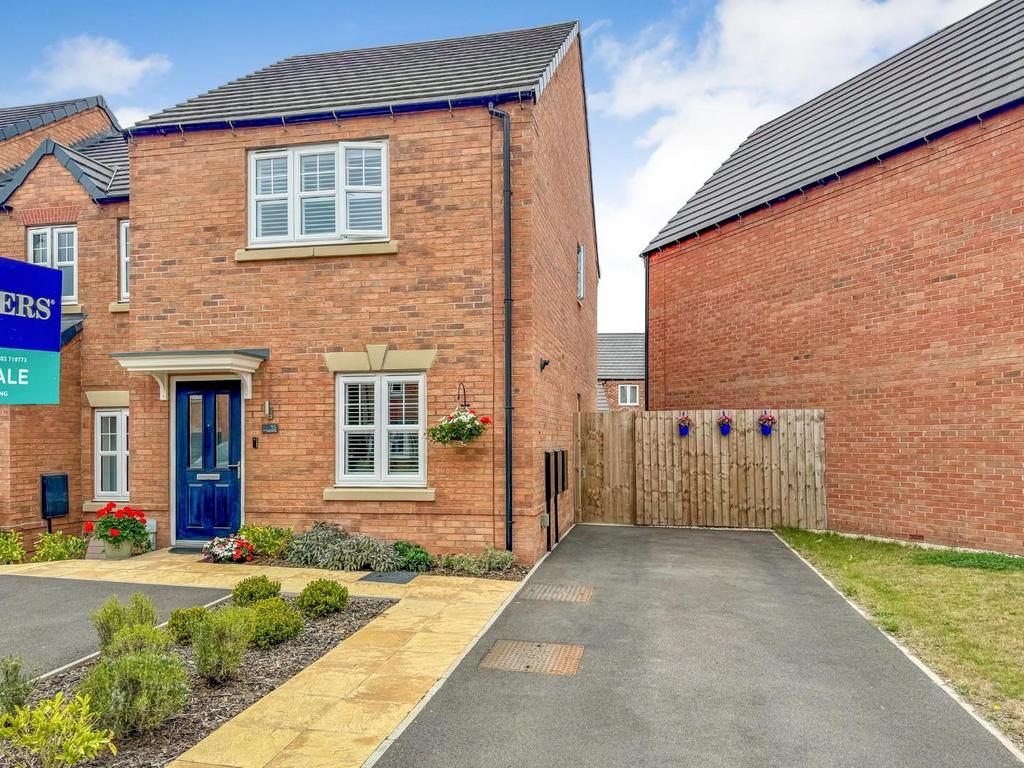 Linby Drive, Bircotes DN11 8FP 3 bed semi-detached house - £176,250
