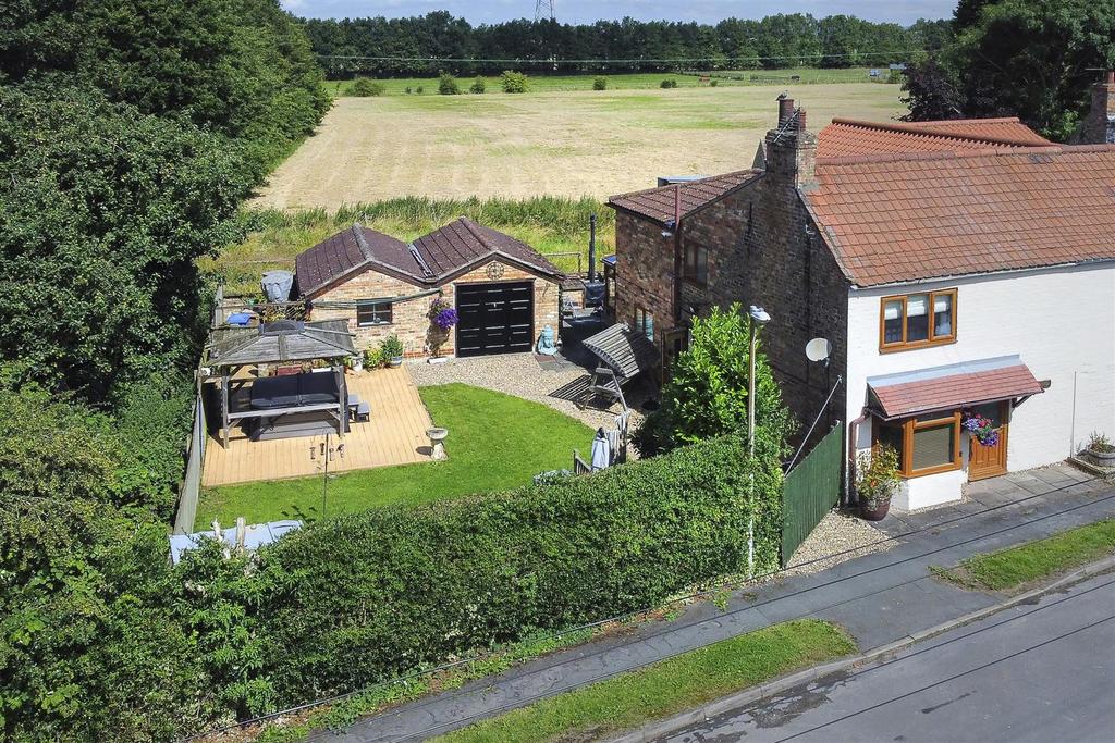 Main Street, Broomfleet, Brough 3 bed semi-detached house - £245,000