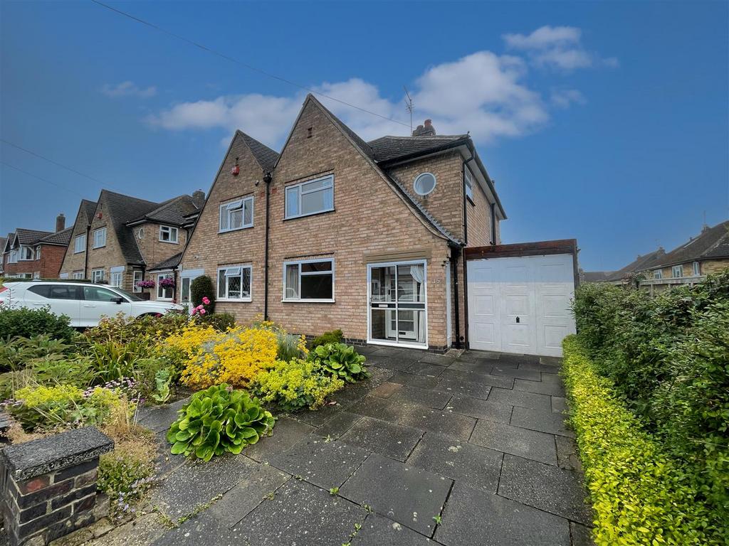 Brookside Drive, Oadby LE2 3 bed semi-detached house - £285,000