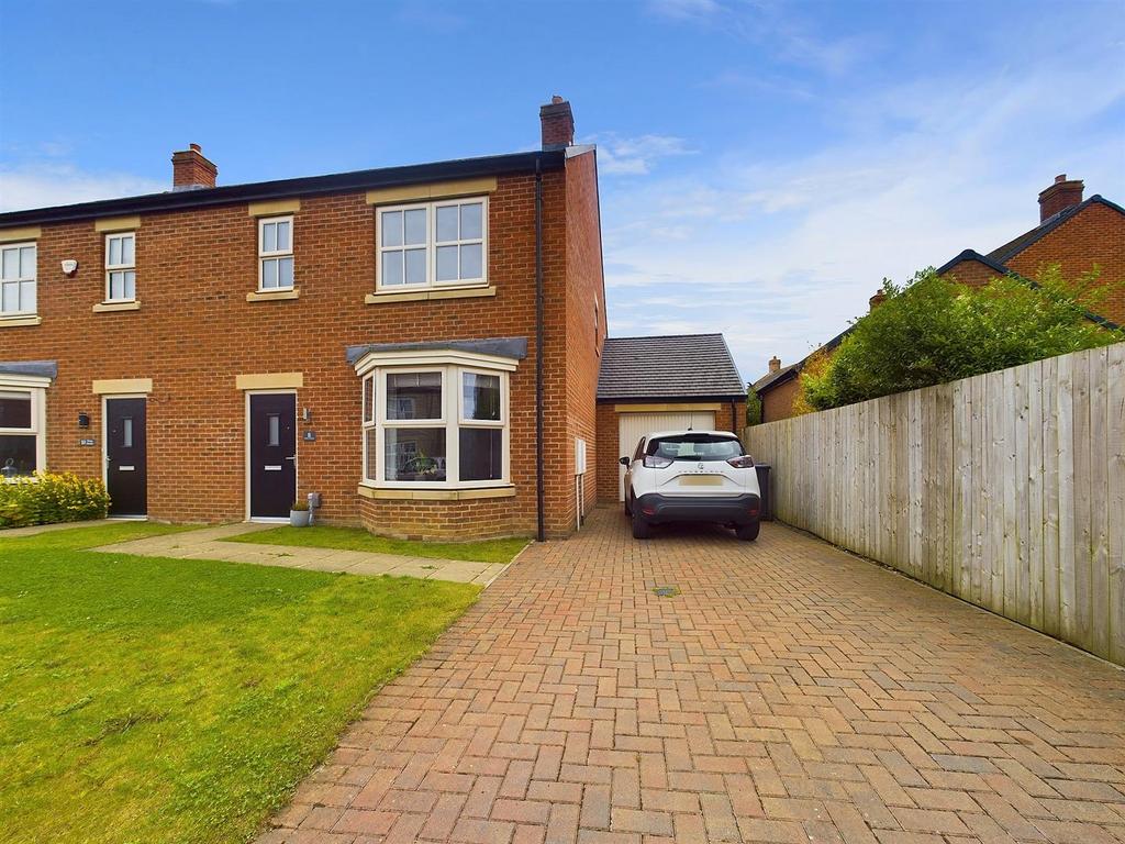 Priory Avenue, Backworth, 3 bed semi-detached house - £280,000