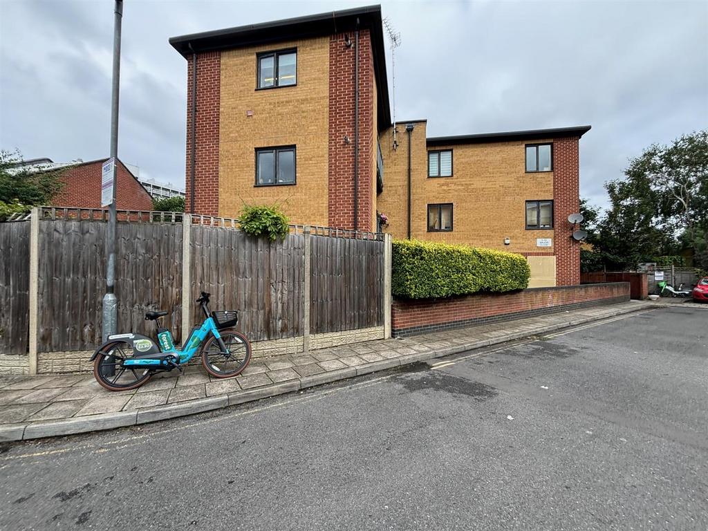 Major Close, Brixton SW9 1 bed flat for sale - £200,000