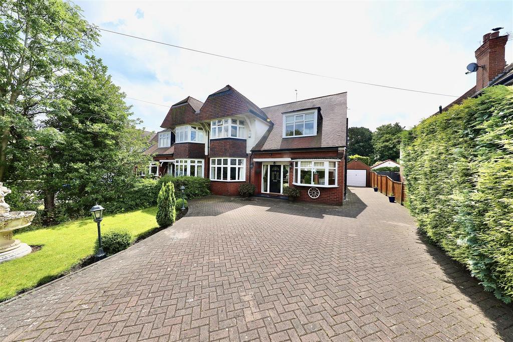 Tranby Lane, Anlaby 4 bed semi-detached house - £500,000