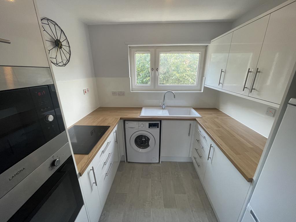 Lewis Silkin Way, Southampton SO16 1 bed flat - £850 pcm (£196 pw)