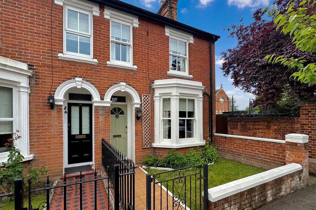 Hamilton Road, Colchester, CO3 3 bed semi-detached house - £425,000