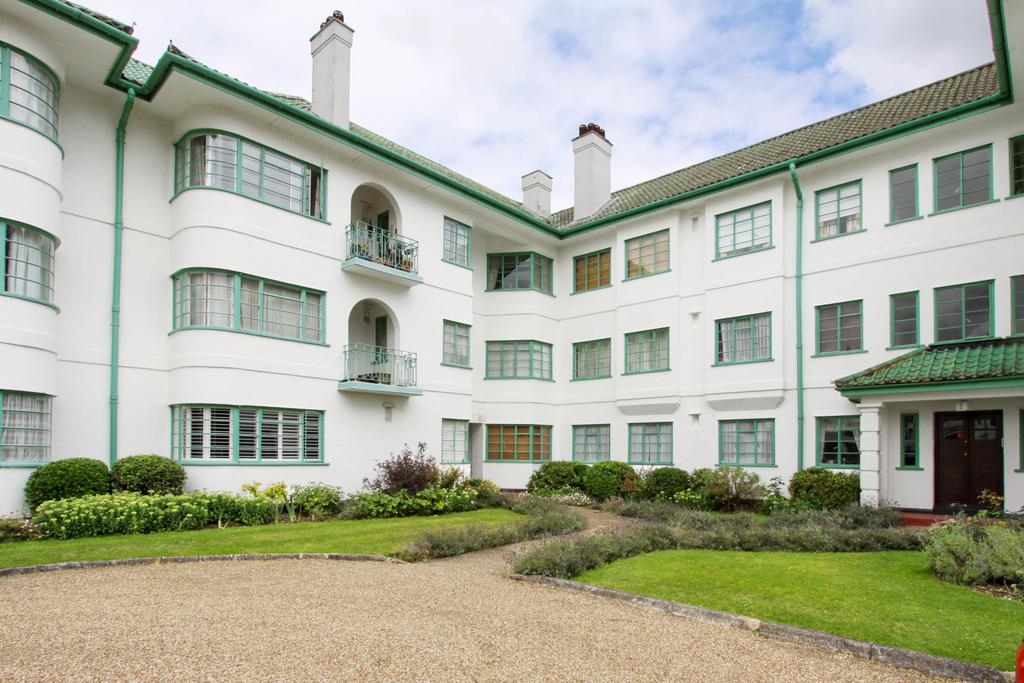 Pinner Court, Pinner, HA5 2 bed apartment for sale - £325,000