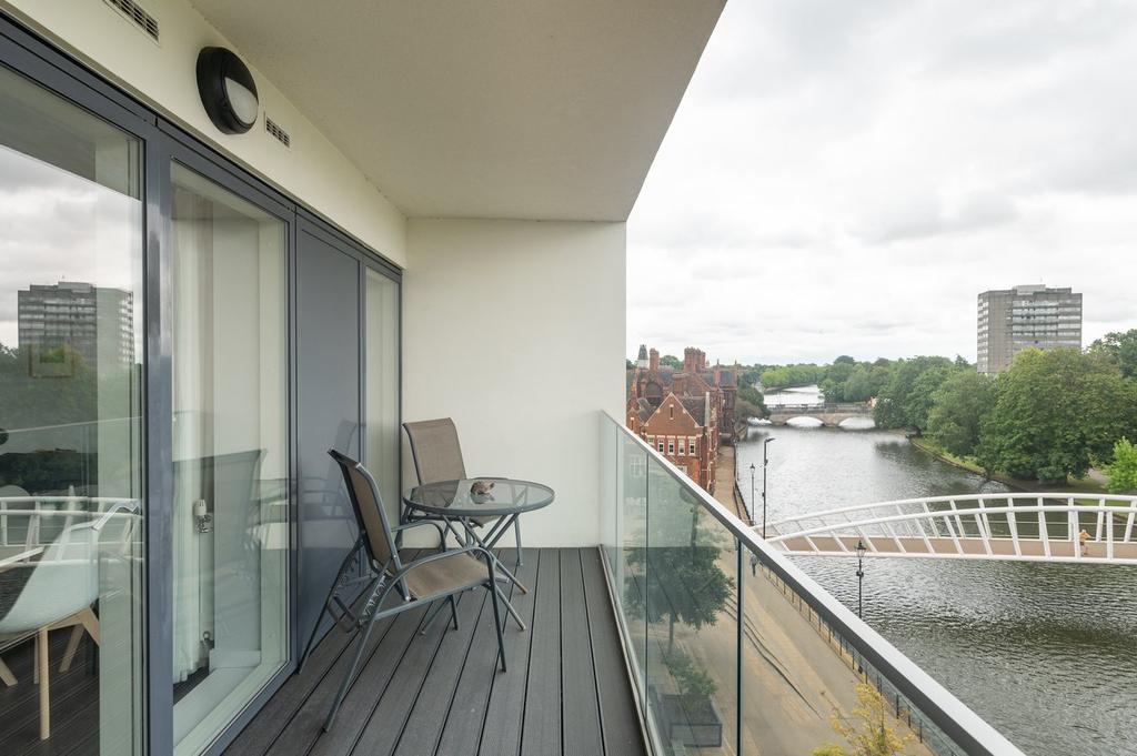 Merchant Gate, Riverside Square... 2 bed apartment - £300,000