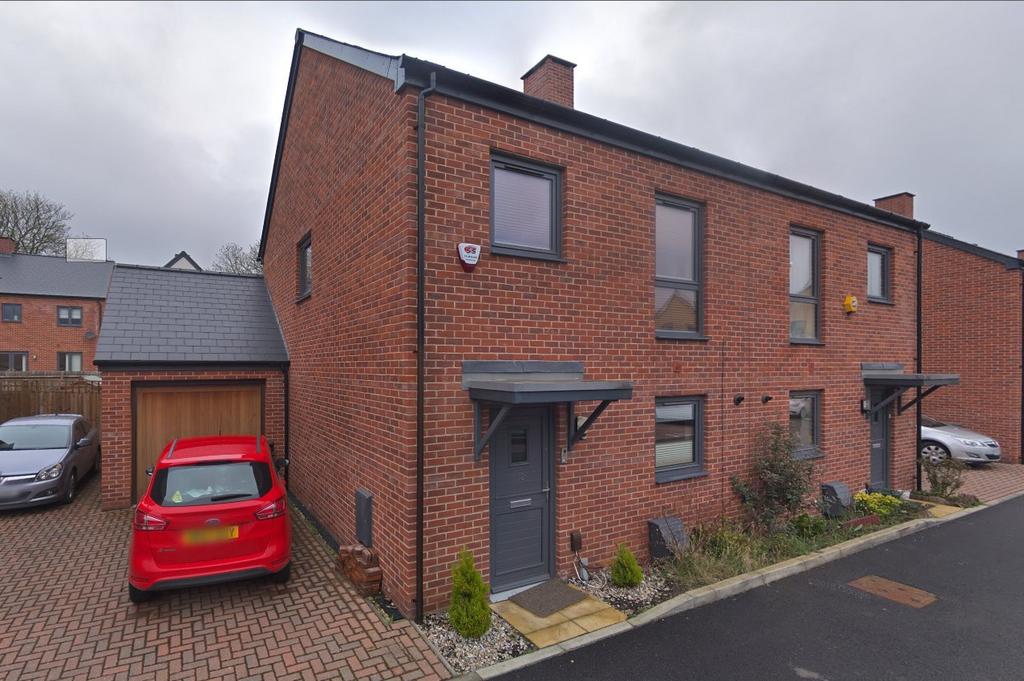 Brand Avenue, Uxbridge, UB10 4 bed semi-detached house - £660,000