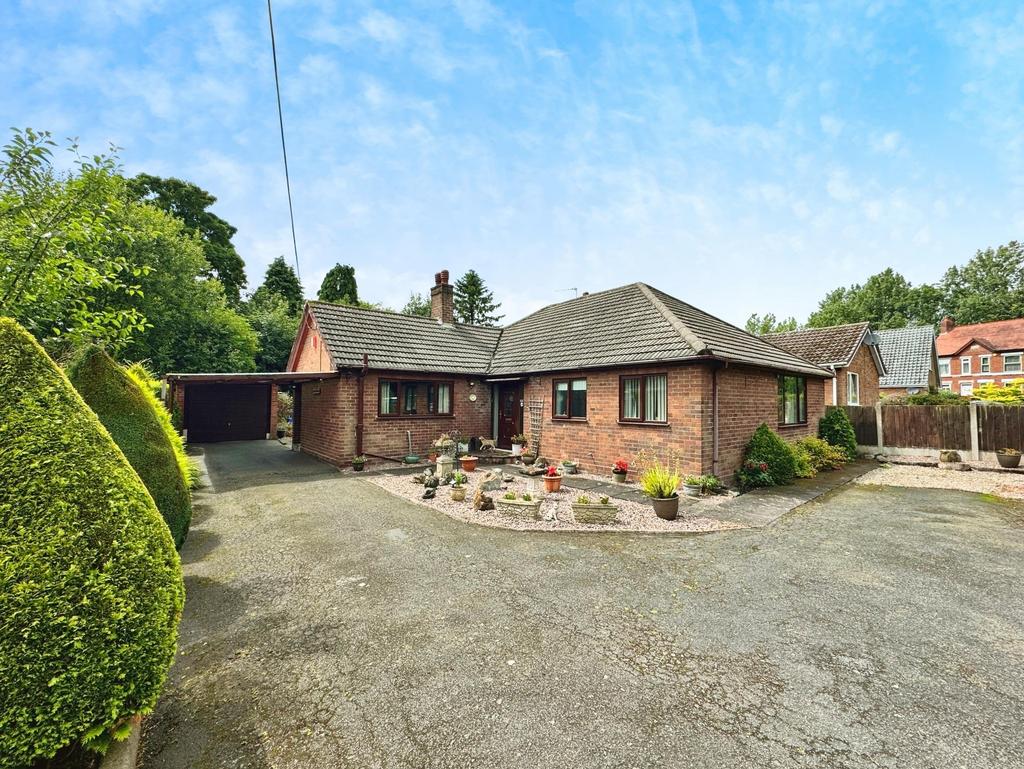Hilltop Road, Telford TF2 3 bed bungalow - £375,000