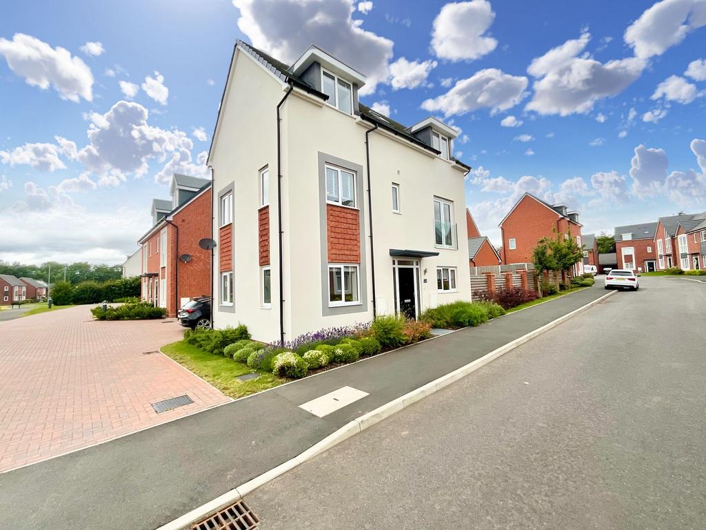 Moore Way, Blythe Bridge, ST11 4 bed detached house - £320,000