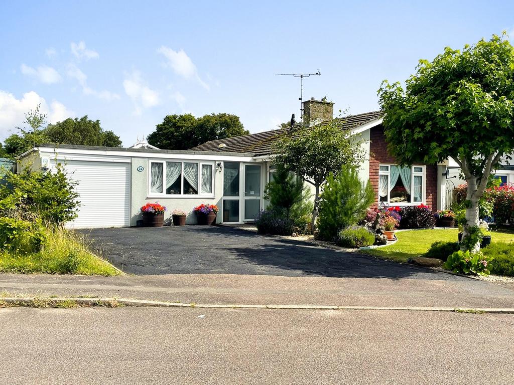 Springfields, Colyford, Colyton, EX24 3 bed detached bungalow - £500,000