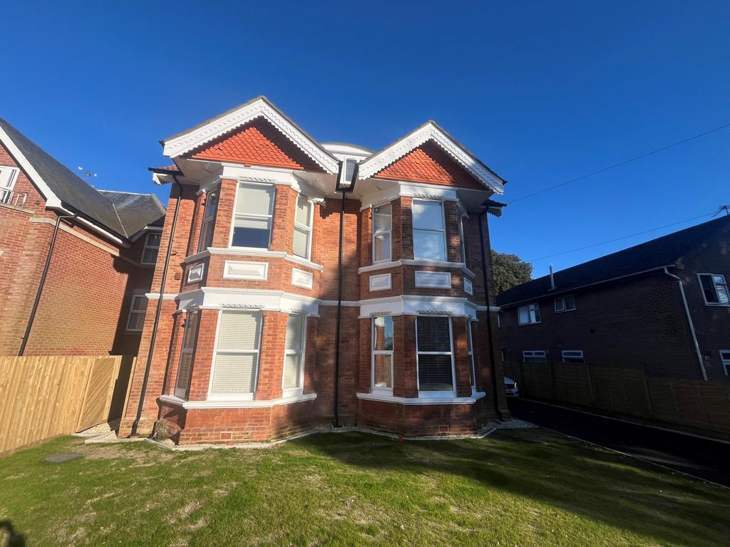 Southbourne Road, Bournemouth, BH6 Studio - £850 pcm (£196 pw)