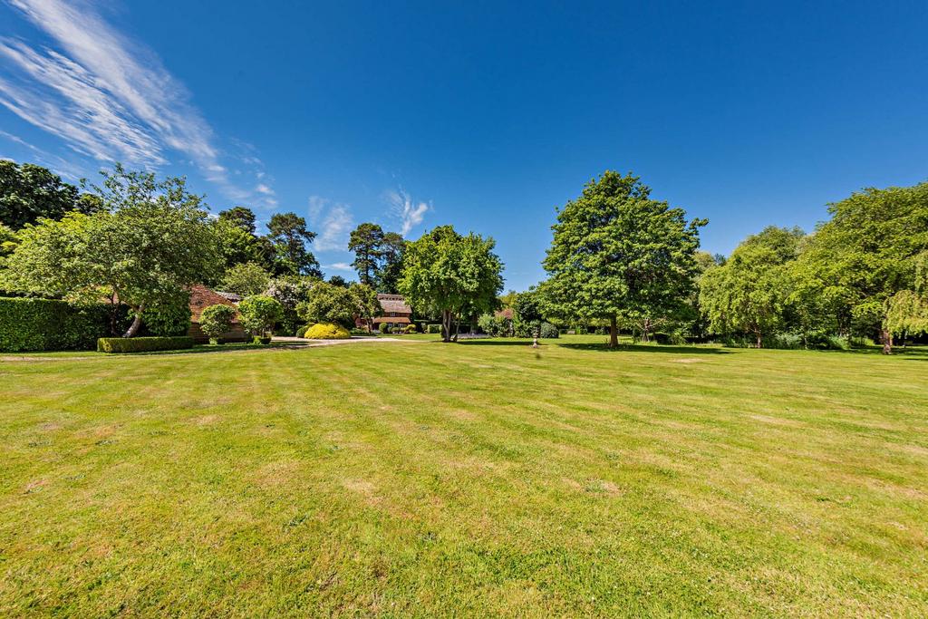 Sutton Park, Sutton Green, Guildford... 2 bed detached house - £2,150,000