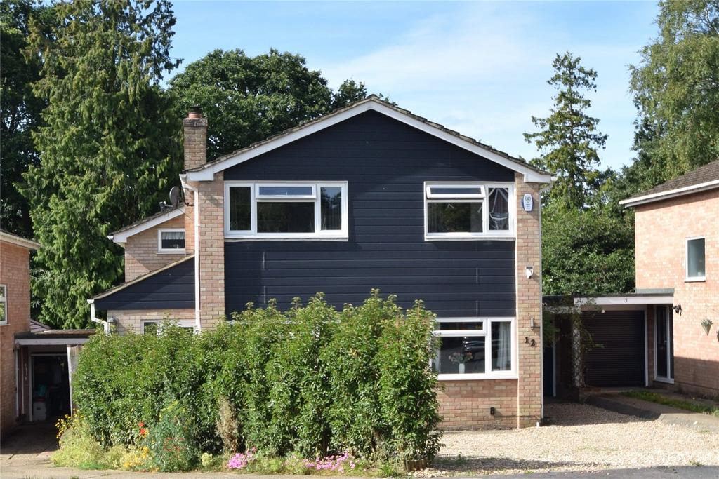 Firtree Close, Berkshire GU47 4 bed link detached house - £650,000