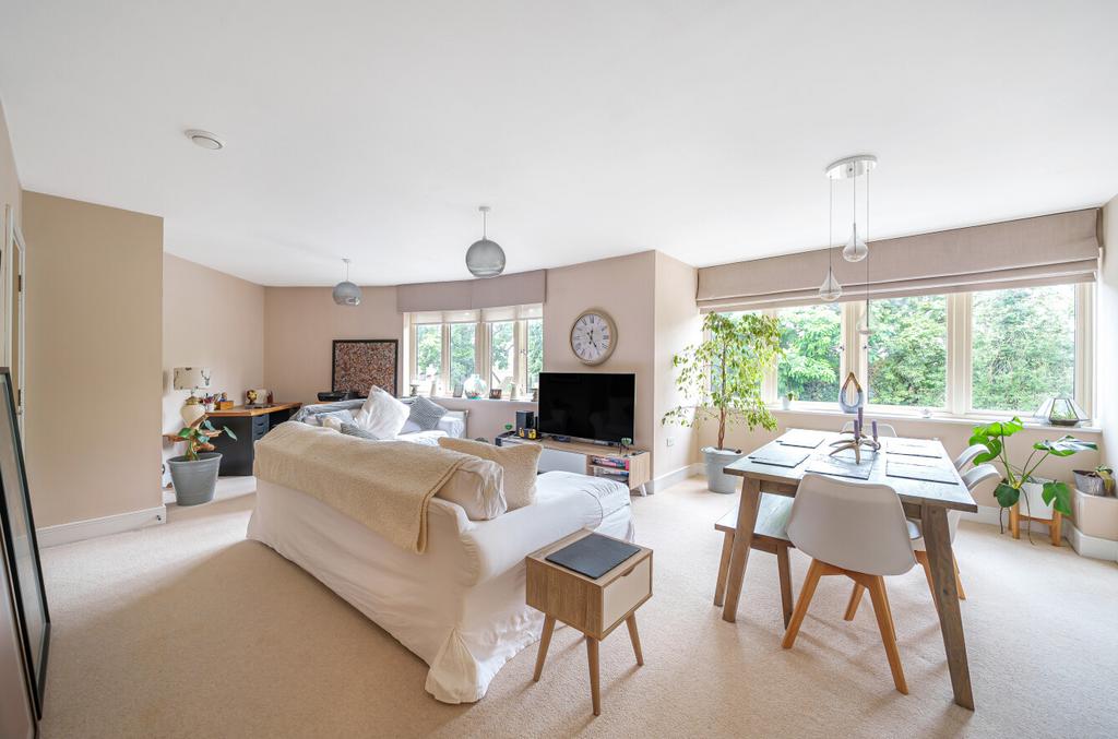 Wiggins House, White Hart Meadows... 2 bed flat - £154,000