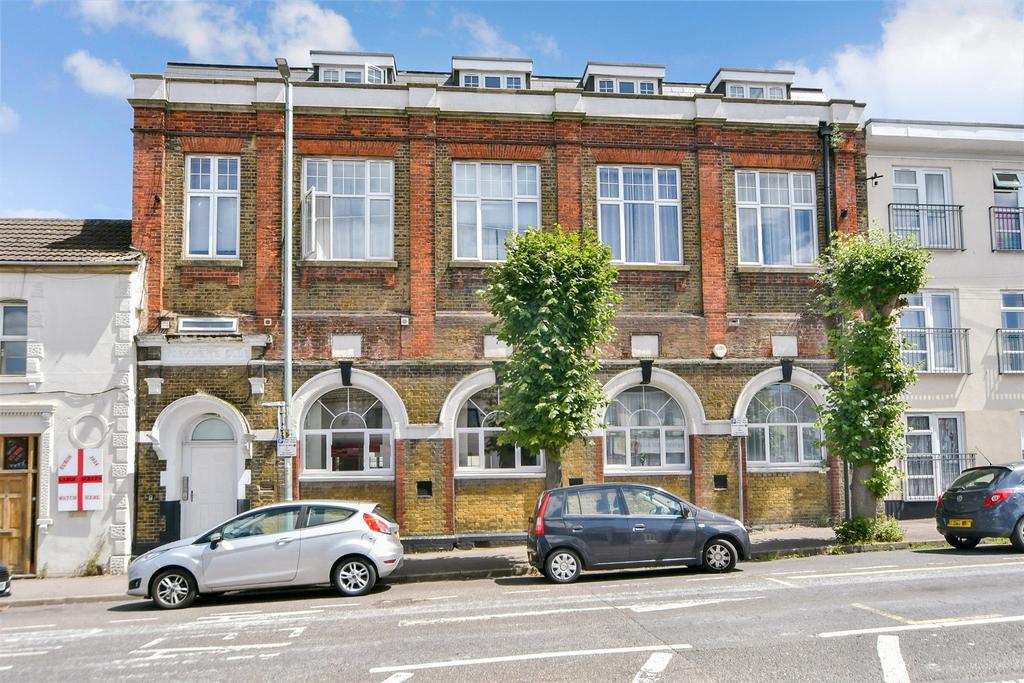 Rock Avenue, Gillingham, Kent 2 bed flat - £165,000