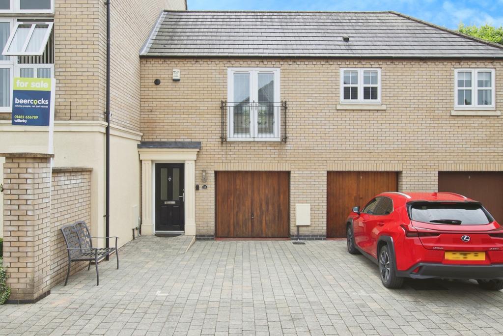 St. Georges Court, Willerby, Hull... 2 bed apartment - £160,000