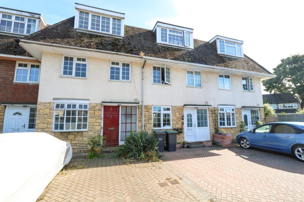 Station Road, Hayling Island 4 bed townhouse - £299,950