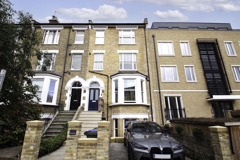 Bennett Park, London SE3 3 bed apartment - £2,900 pcm (£669 pw)