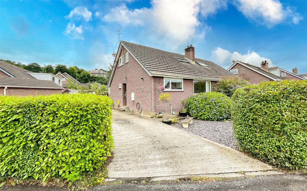 Maes Dolfor, Llanfairfechan, Conwy, LL33 3 bed bungalow - £215,000