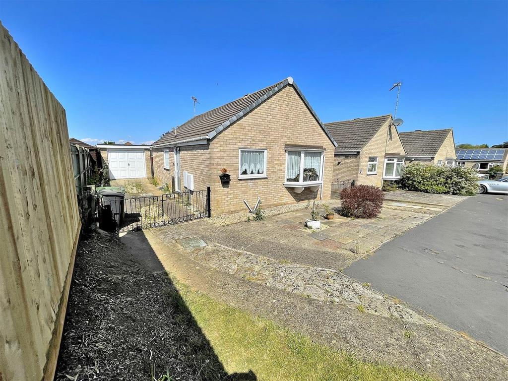 Torrey Close, King's Lynn PE31 2 bed detached bungalow for sale - £240,000