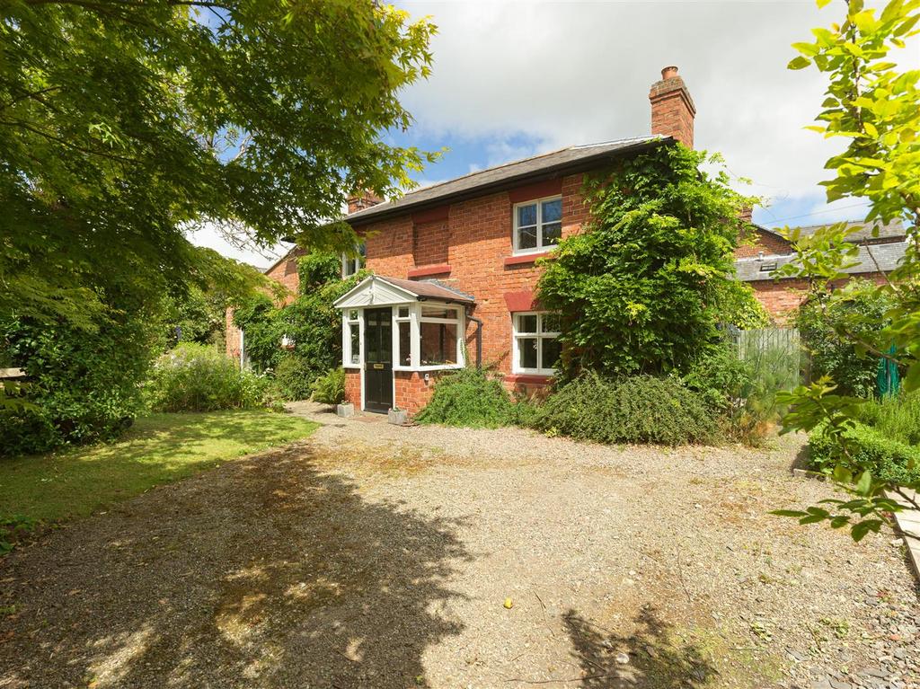 Knockin, Oswestry 2 bed cottage for sale - £335,000