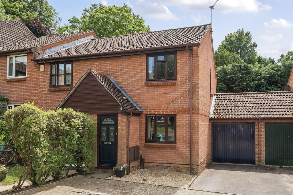 Postmill Drive, Maidstone 2 bed end of terrace house - £275,000