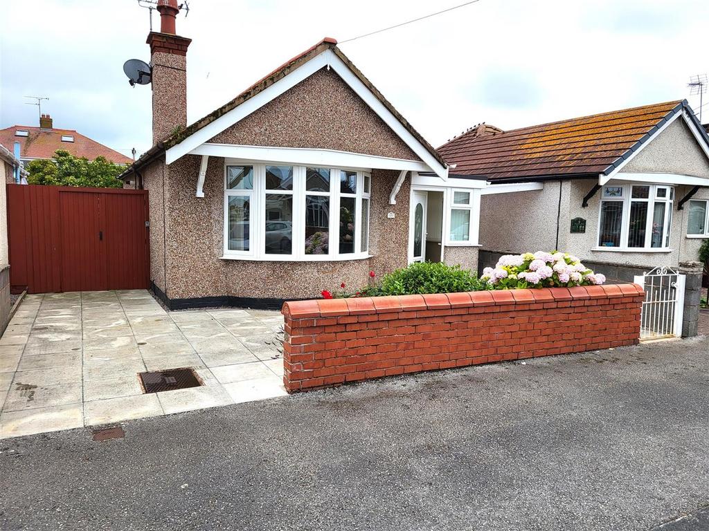 Knowles Avenue, Rhyl 2 bed detached bungalow - £155,000